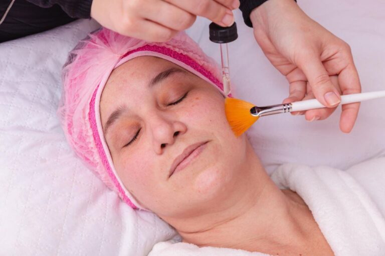 Kwas traneksamowy – działanie i wskazania do stosowania – Estetico