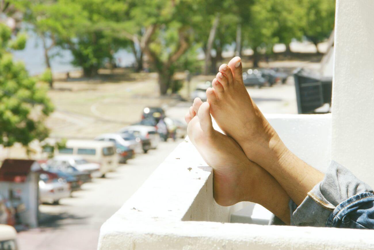 Odcisk – jak go usunąć? Czym się różni modzel od nagniotka? – Estetico